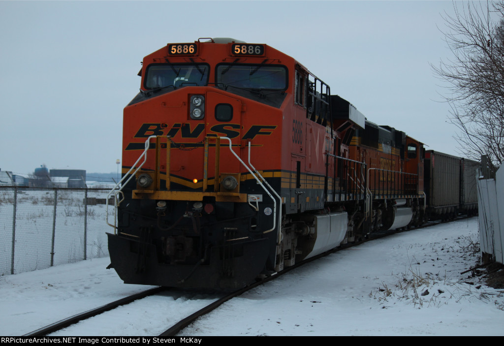 BNSF 5886